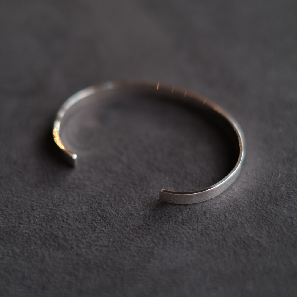 S&C Flat Bangle | EUREKA FACTORY HEIGHTS